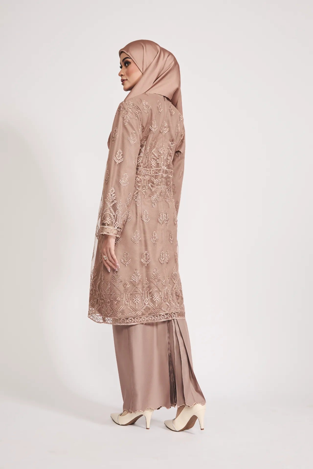 Maya Amelia Kurung Moden - Elegan & Selesa | Mutiara Aidilfitri 2025 ...